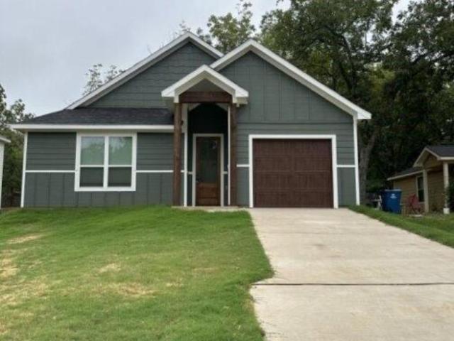 3 Br, 2 bath, Single Family 914 West Baker Street