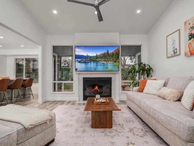 3 Br, 2 bath, Single Family 9161 Kneeland Court