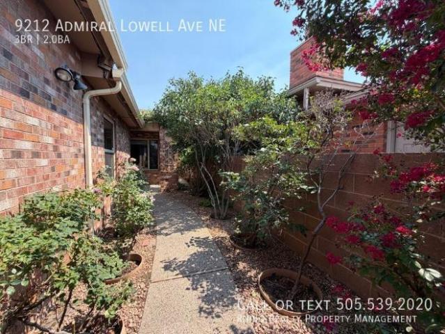 3 Br, 2 bath, Single Family 9212 Admiral Lowell Ave NE