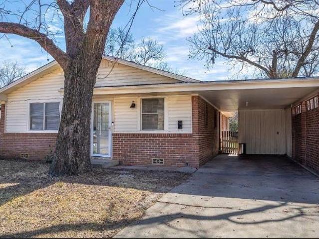 3 Br, 2 bath, Single Family 924 W Sloan St