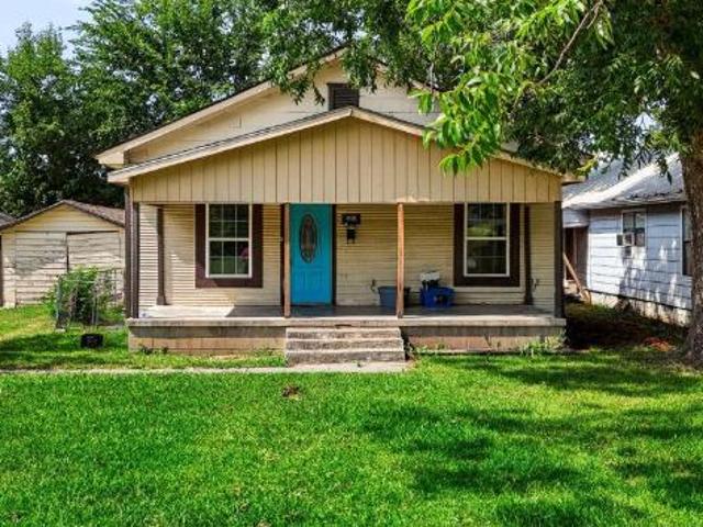 3 Br, 2 bath, Single Family 928 E Corona St