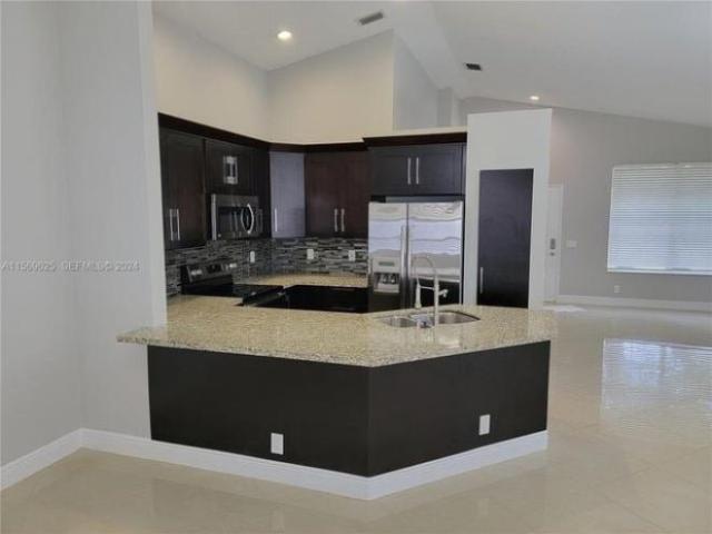 3 Br, 2 bath, Single Family 928 Falling Water Road