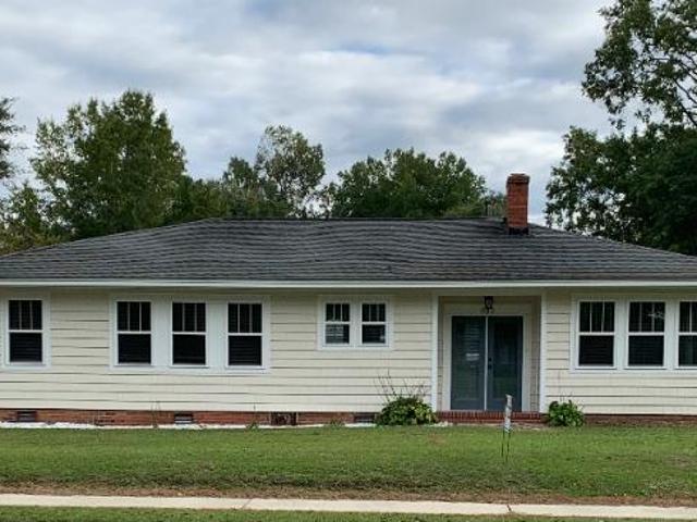 3 Br, 2 bath, Single Family 933 West Home Ave
