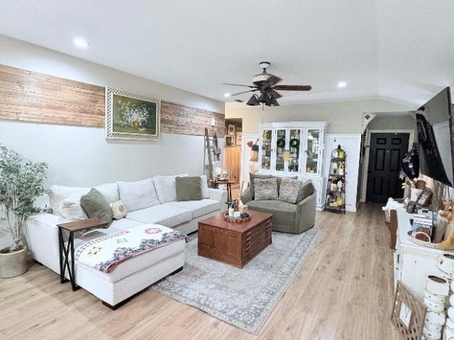 3 Br, 2 bath, Single Family 930 Windmill Palm