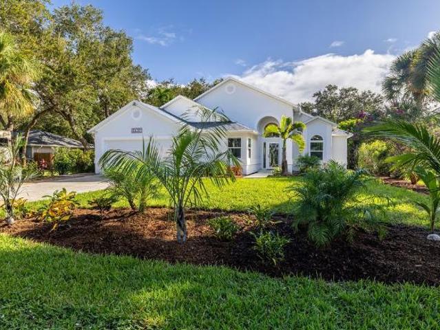 3 Br, 2 bath, Single Family 9330 Seagrape Dr