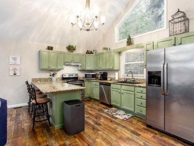 3 Br, 2 bath, Single Family 9 Moonstone Drive