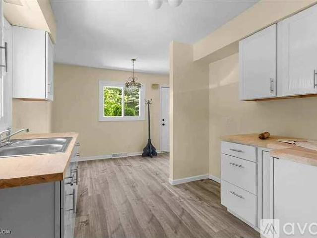 3 BR, 2 BA Apartment Magnolia Avenue, Northfield, OH 44067