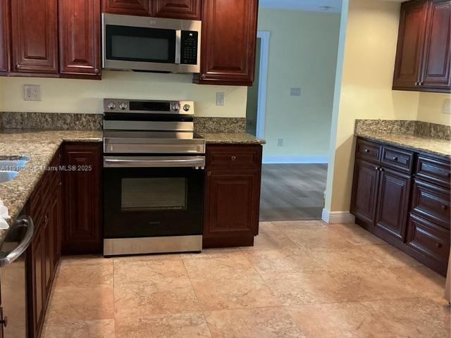 3 BR, 2 BA Apartment Peters Road, Plantation, FL 33317