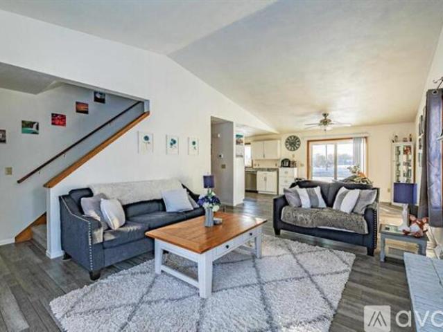 3 BR, 2 BA Apartment S Berryfield Ln, Unit 3617, Appleton, WI 54915