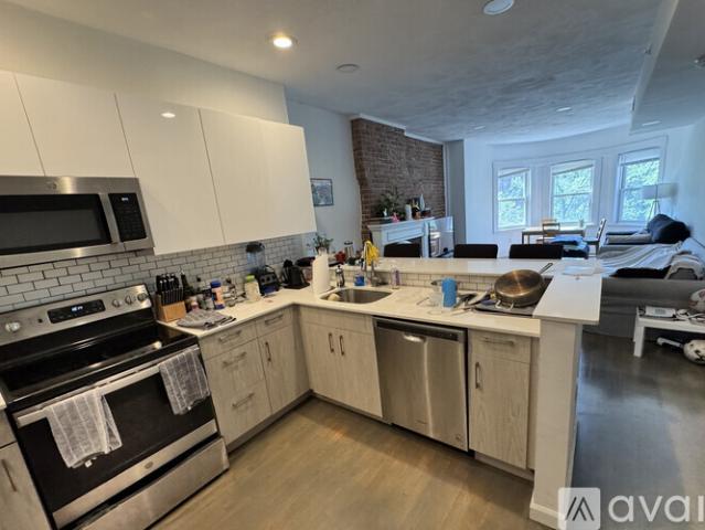 3 BR, 2 BA Apartment 1406 Beacon St, Unit 3, Brookline, MA 02446