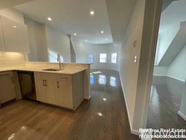 3 BR, 2 BA Apartment 1406 Beacon St, Unit 4, Brookline, MA 02446