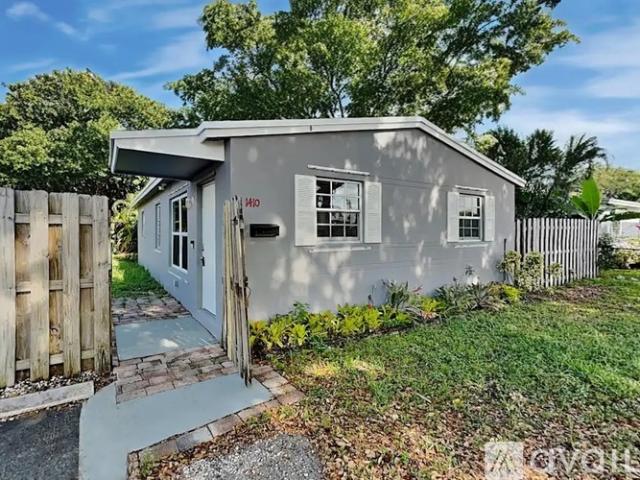 3 BR, 2 BA Apartment 1411 N 70th Ter, Hollywood, FL 33024