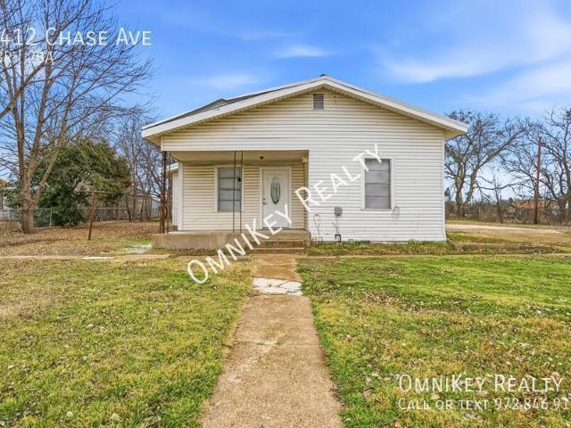 3 BR, 2 BA Apartment 1412 Chase Ave, Cleburne, TX 76031