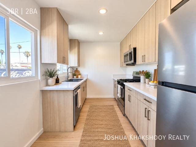 3 BR, 2 BA Apartment 1413 18th St, Santa Monica, CA 90404