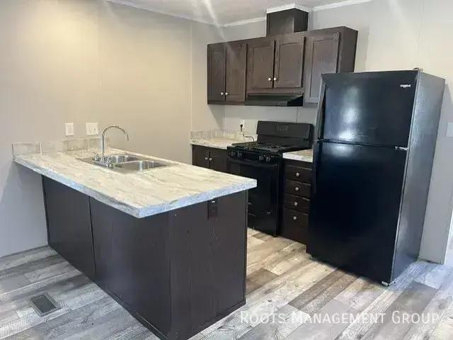 3 BR, 2 BA Apartment 1413 Winona St, Salina, KS 67401