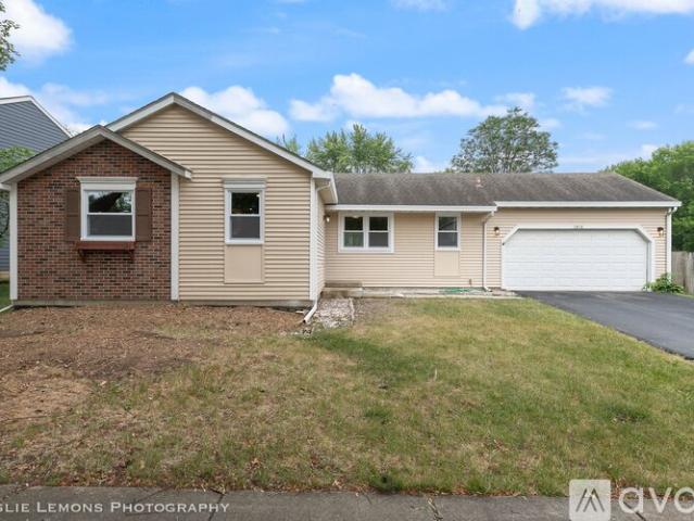 3 BR, 2 BA Apartment 1416 Duquesne Ave, Naperville, IL 60565