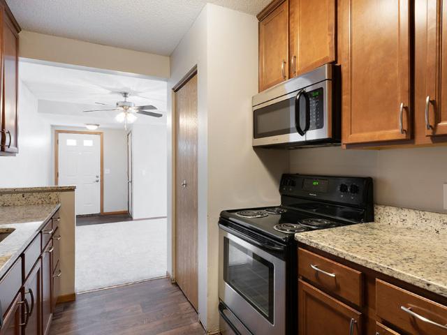 3 BR, 2 BA Apartment 14200 43rd Ave N Unit 14214F, Minneapolis, MN 55446