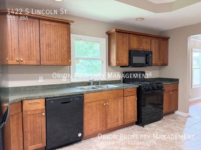 3 BR, 2 BA Apartment 1422 S Lincoln St, Bloomington, IN 47401
