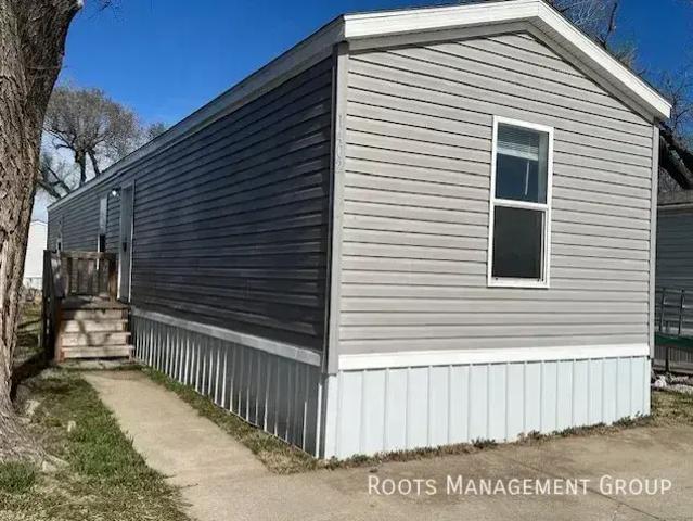 3 BR, 2 BA Apartment 1422 Teakwood St, Salina, KS 67401