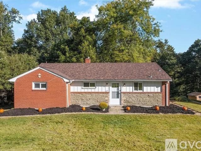 3 BR, 2 BA Apartment 1423 Lakeside Drive, Allison Park, PA 15101