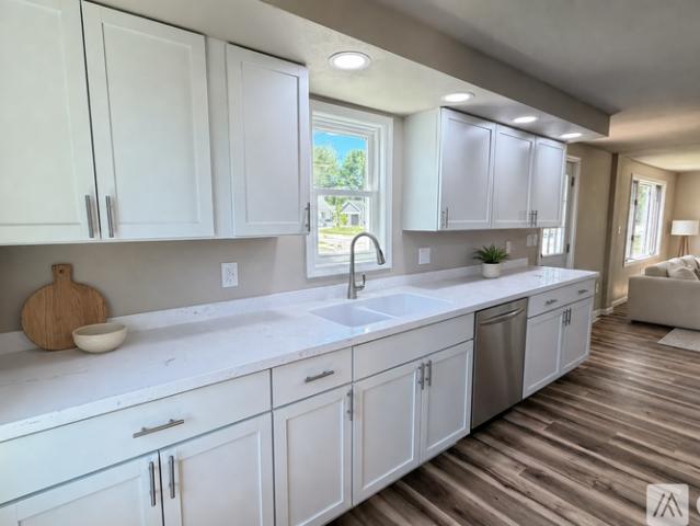 3 BR, 2 BA Apartment 1424 N Bennett St, Appleton, WI 54914