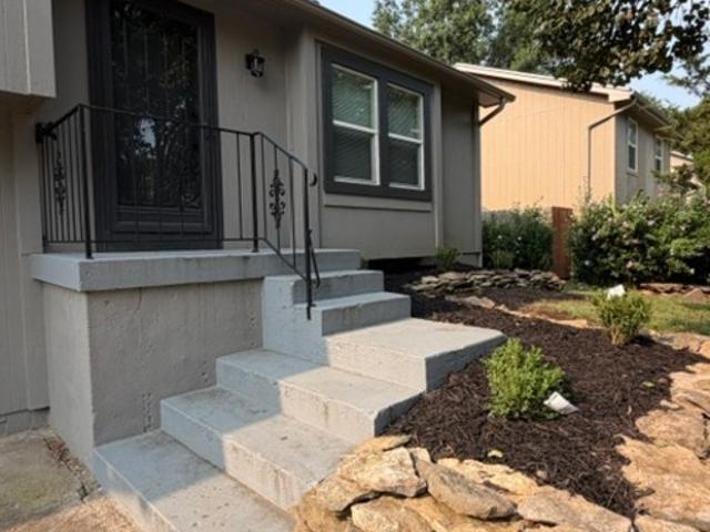 3 BR, 2 BA Apartment 1439 N Mart Way Dr, Olathe, KS 66061