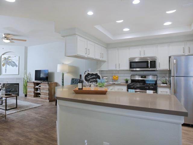 3 BR, 2 BA Apartment 14435 South 48th Street Unit 1119, Phoenix, AZ 85044