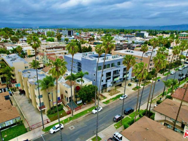 3 BR, 2 BA Apartment 14629 Erwin Street, Van Nuys, CA 91411