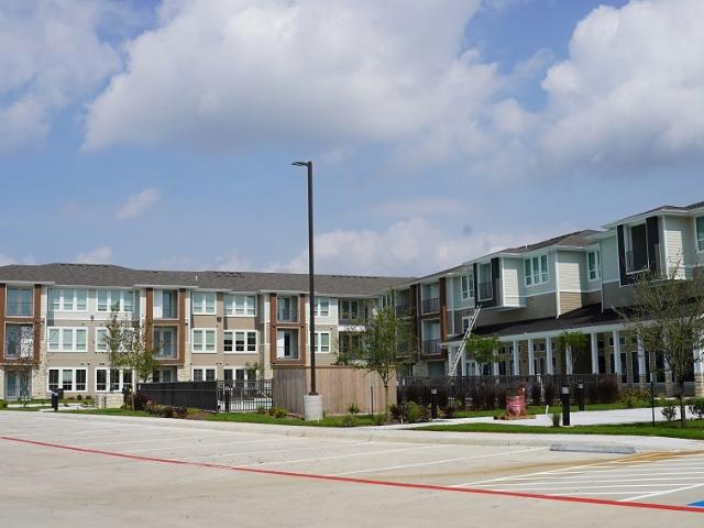3 BR, 2 BA Apartment 1475 Gears Road, Houston, TX 77067