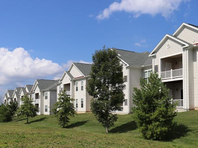 3 BR, 2 BA Apartment 1500 High Pointe Drive Unit 06 106, Harrisburg, PA 17110