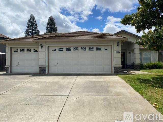 3 BR, 2 BA Apartment 1509 Lathwell Way, Roseville, CA 95747