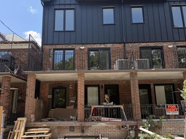 3 BR, 2 BA Apartment 150 Brunswick Ave, Toronto, ON M5S 2M2