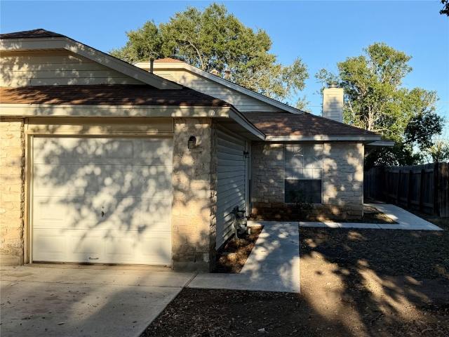 3 BR, 2 BA Apartment 1510 South Medina Street, Lockhart, TX 78644