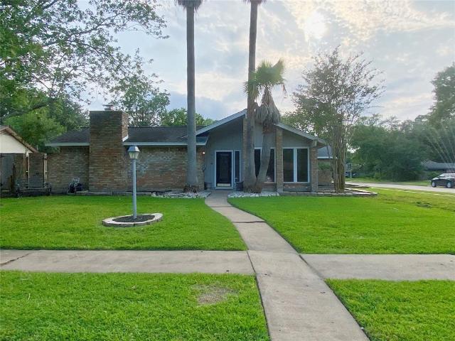 3 BR, 2 BA Apartment 1515 Lake Bank Ct, El Lago, TX 77586