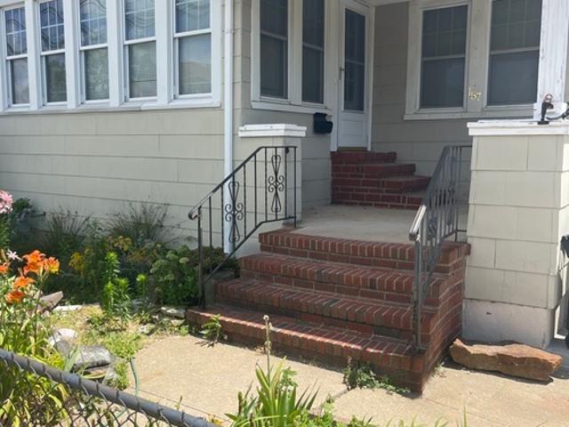 3 BR, 2 BA Apartment 157 Gordon Place, Freeport, NY 11520