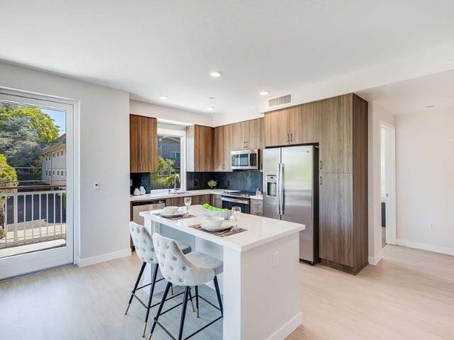 3 BR, 2 BA Apartment 1545 San Antonio St Unit 300, Menlo Park, CA 94025
