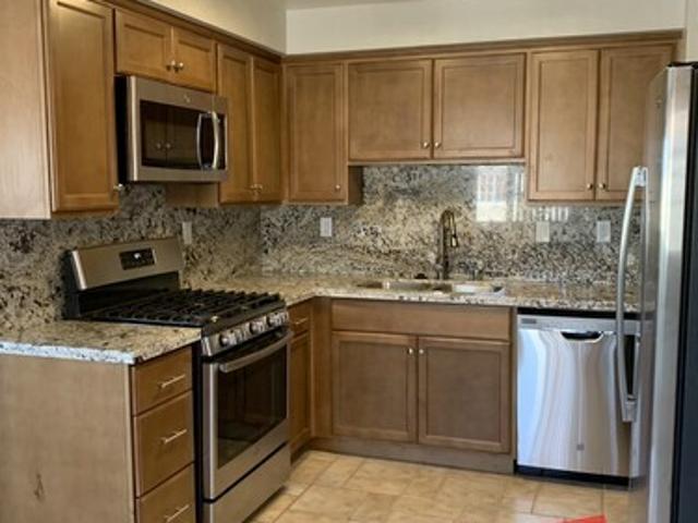 3 BR, 2 BA Apartment 1545 W 207th St, Unit 3, Torrance, CA 90501