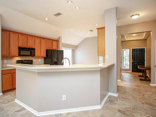 3 BR, 2 BA Apartment 155 Avonlea Court, The Woodlands, TX 77382