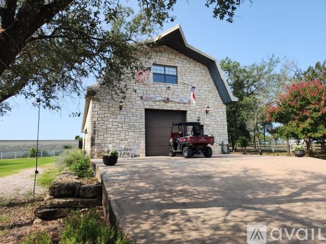 3 BR, 2 BA Apartment 155 Contrails Way, Spicewood, TX 78669