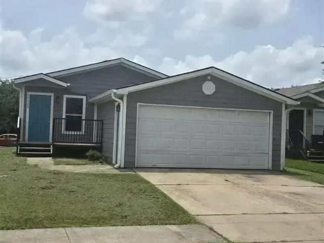 3 BR, 2 BA Apartment 15802 Reddy Lane, Houston, TX 77053