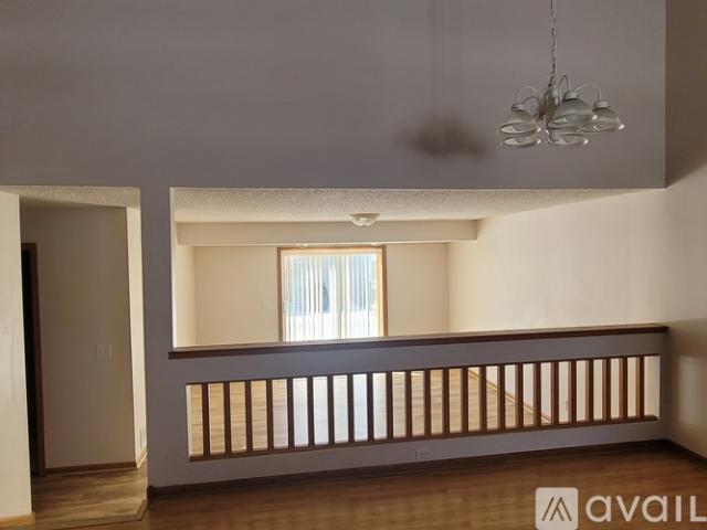 3 BR, 2 BA Apartment 1580 Balinese Street, Unit 1, Shakopee, MN 55379