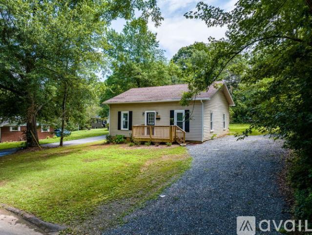 3 BR, 2 BA Apartment 1586 3rd Street Dr NE, Hickory, NC 28601