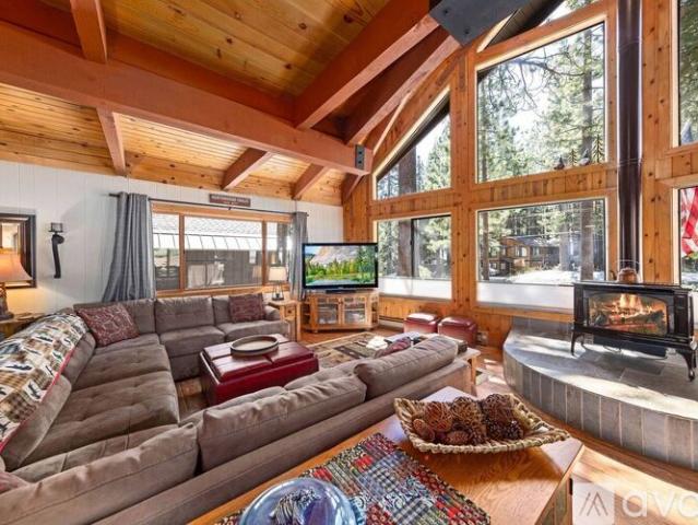 3 BR, 2 BA Apartment 15948 Northwoods Blvd, Truckee, CA 96161