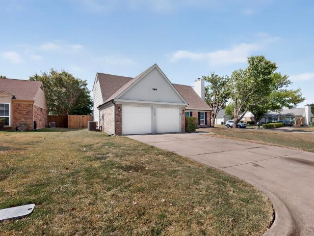 3 BR, 2 BA Apartment 1600 Crimson Ct, Arlington, TX 76018