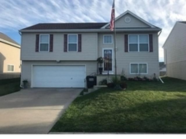 3 BR, 2 BA Apartment 16015 Greenleaf Street, Omaha, NE 68136