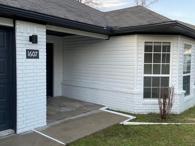 3 BR, 2 BA Apartment 1607 Cresent St, Bentonville, AR 72712