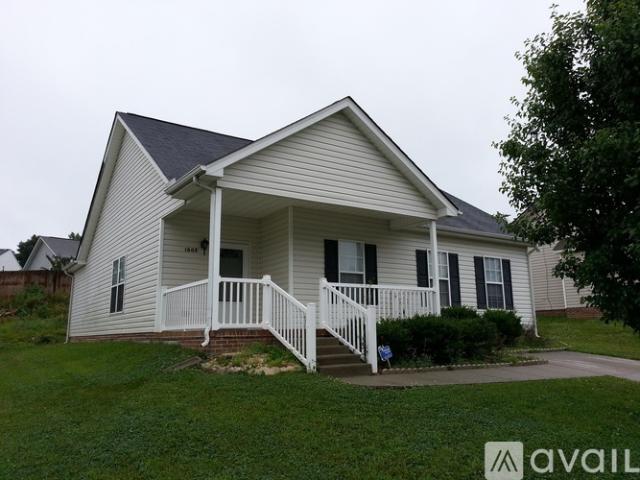 3 BR, 2 BA Apartment 1608 Kay St, Greensboro, NC 27405