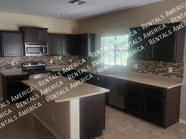 3 BR, 2 BA Apartment 16123 N 21st Ln, Phoenix, AZ 85023