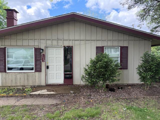 3 BR, 2 BA Apartment 1612 Crestview, Danville, IL 61832