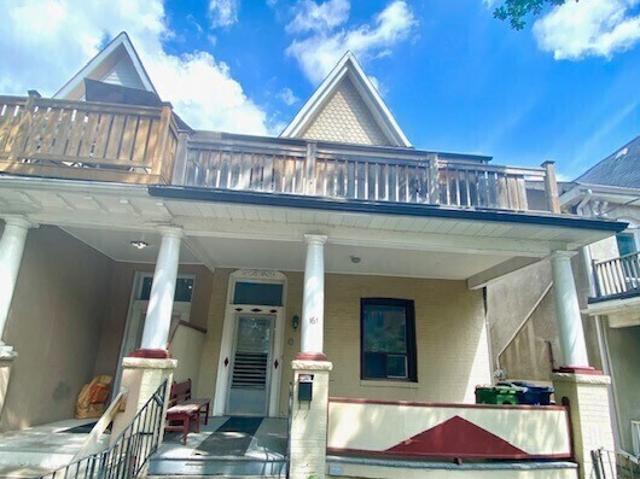 3 BR, 2 BA Apartment 161 Huron St, Toronto, ON M5T 2B6